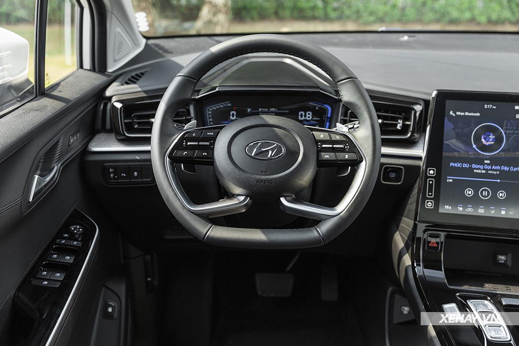 [ĐÁNH GIÁ XE] Hyundai Custin: Sang trọng, rộng rãi, hiện đại và cực kỳ thoải mái